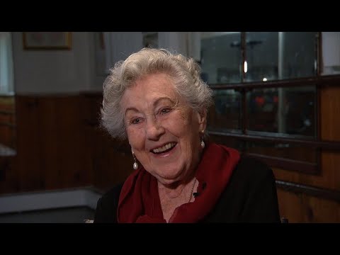 Ballet teacher still inspiring students after decades - YouTube