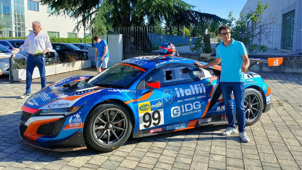Matteo Greco mostra la sua Honda NSX GT3 - Campionato italiano Gran ...
