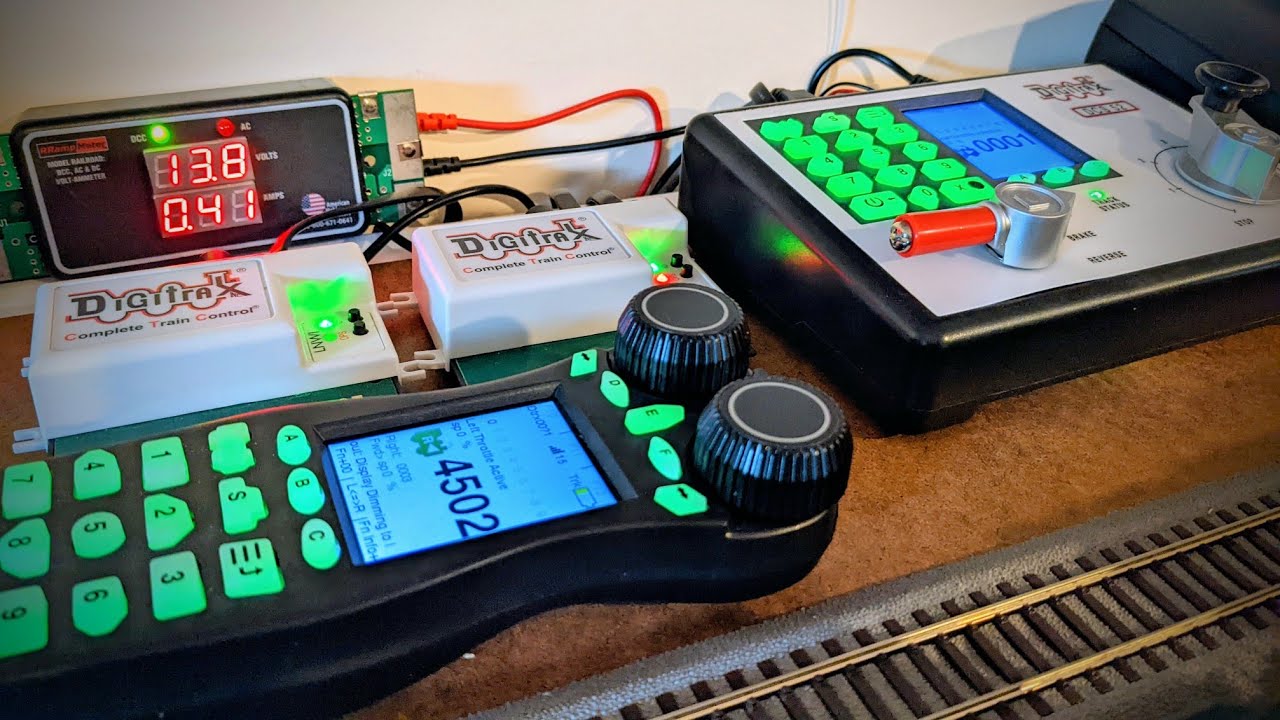 Стартовая DCC система Digitrax Zephyr Express - YouTube