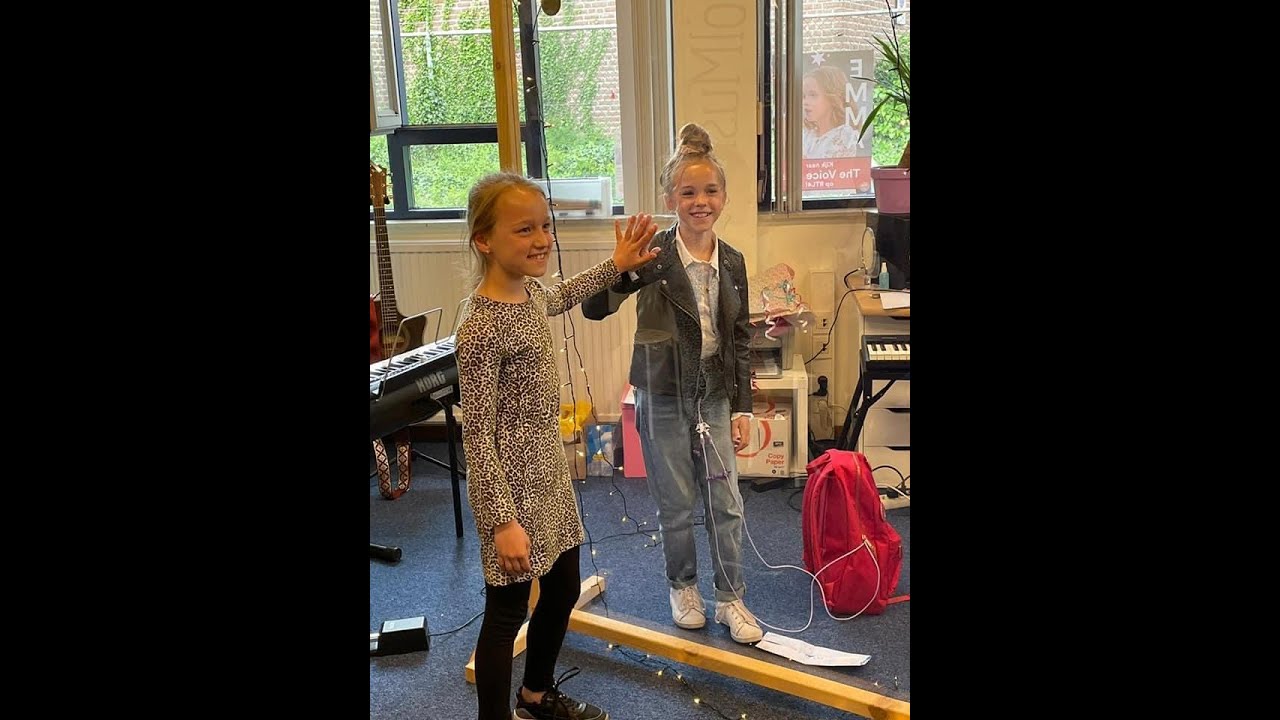 The Voice Kids Finalist Emma Kok en Yaela - YouTube