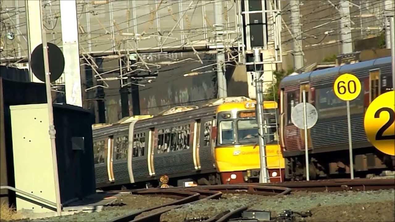 QR EMU for Bowen Hills & SMU 260 for Richlands - YouTube