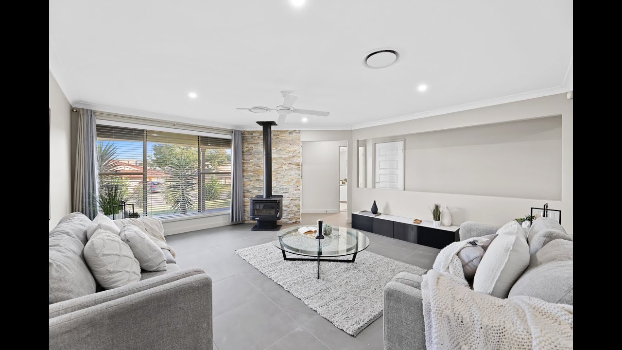 91 Chameleon Drive, Erskine Park - YouTube