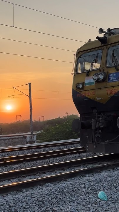 WDG 4D Humming Sounds during Sunset | Indian Railways EMD sounds - YouTube