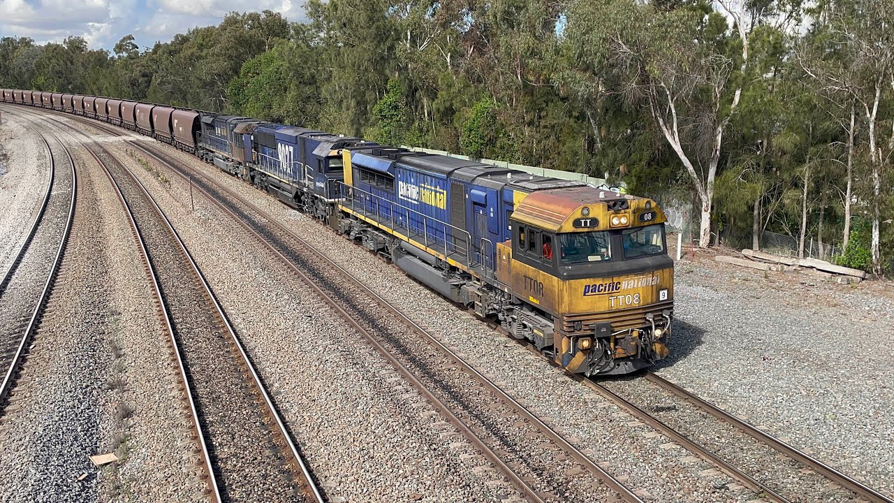 Pacific National TT08, 9027 & TT126 at East Maitland - 8/8/23 - YouTube