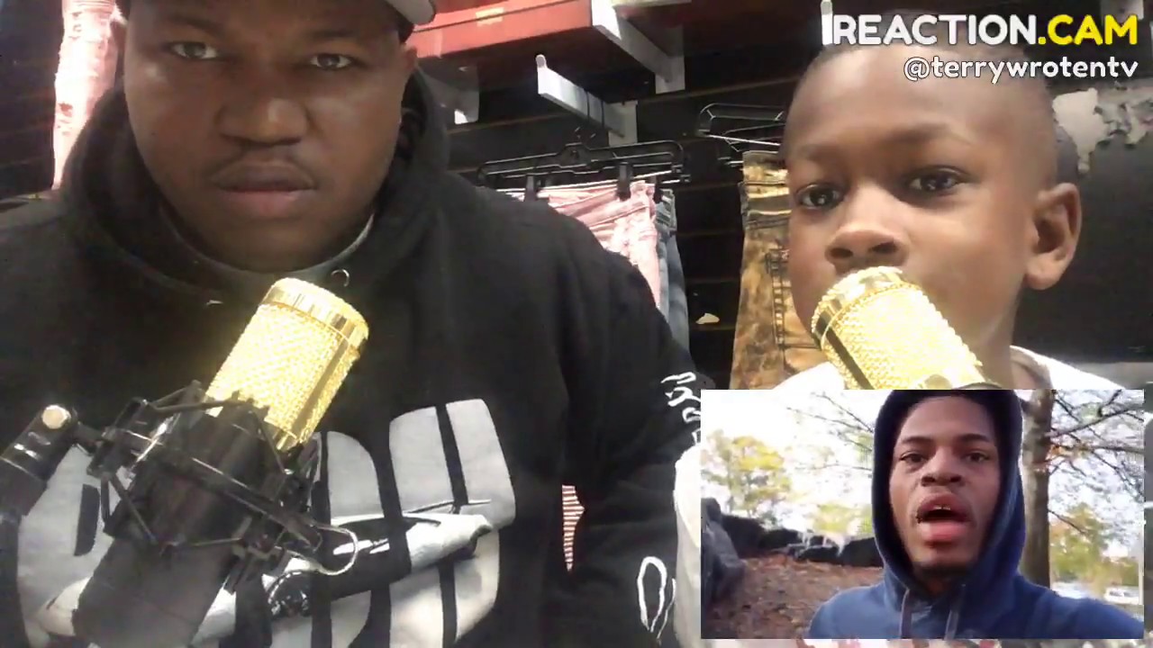 ELISOCRAY PLAYING WITH GEORGIE BOAT IN THE WATER "REACTION" with 8-year ...