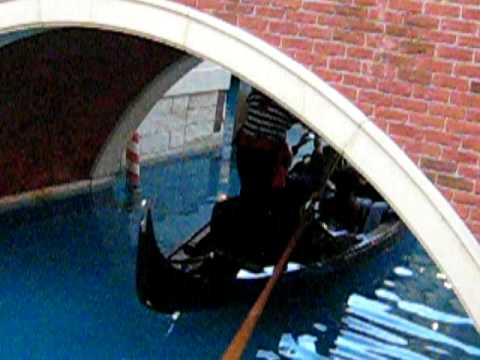 Gondola Singer at Venetian Macau - YouTube