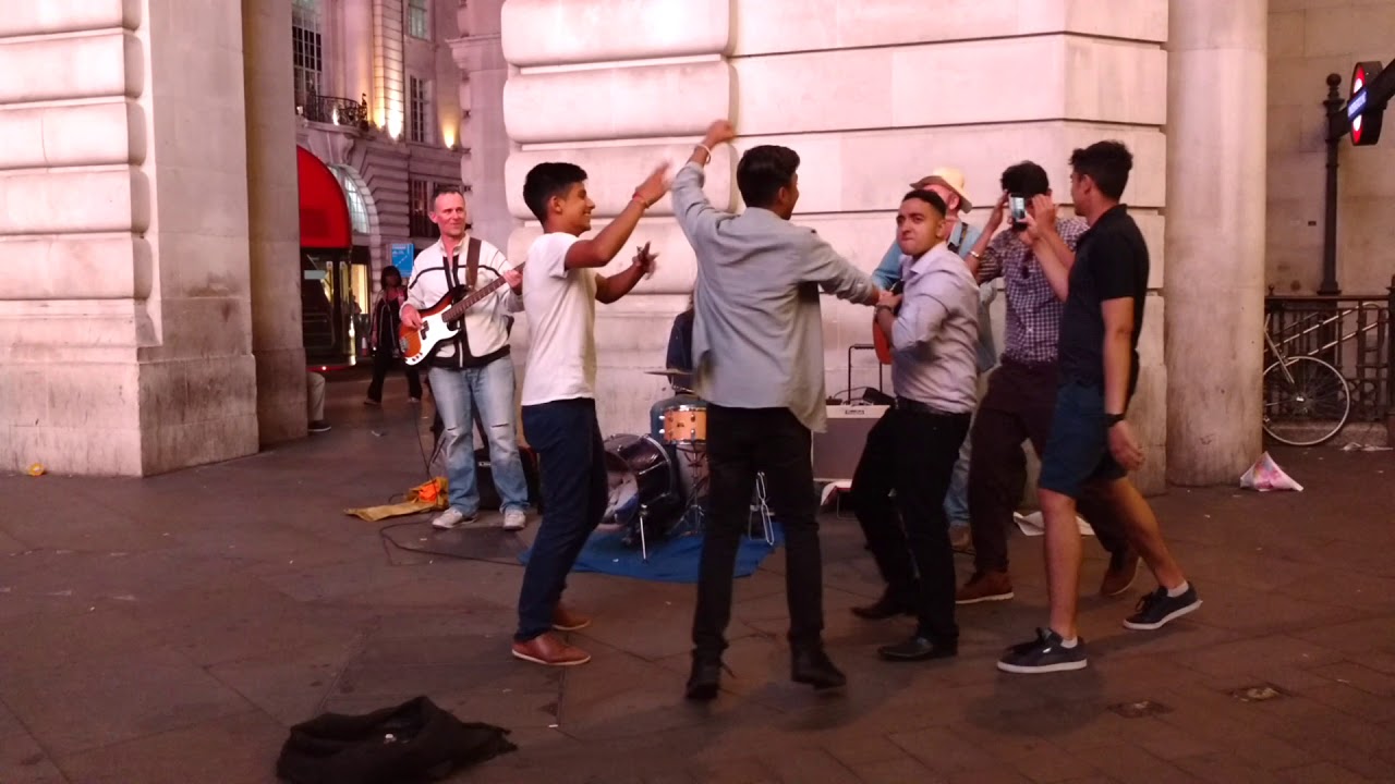 Street show - London, Piccadilly - YouTube