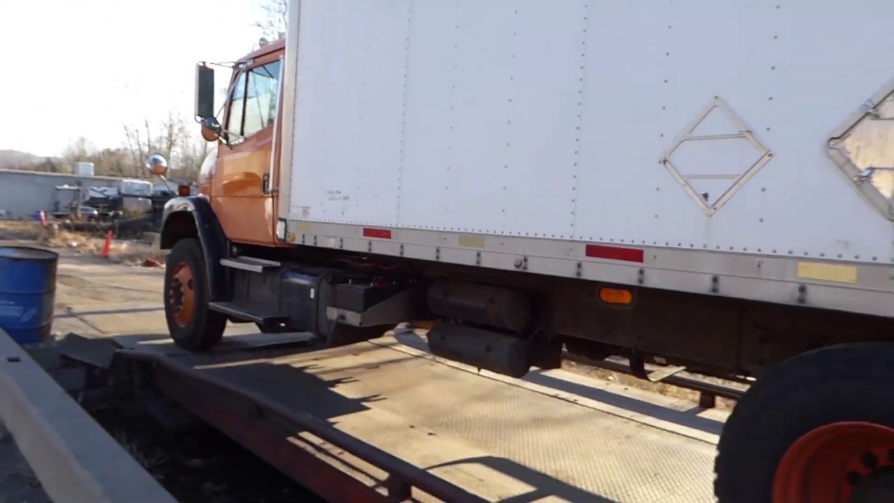 2000 Freightliner FL106 Tandem Axle Box Truck - TRO 1114191 - YouTube