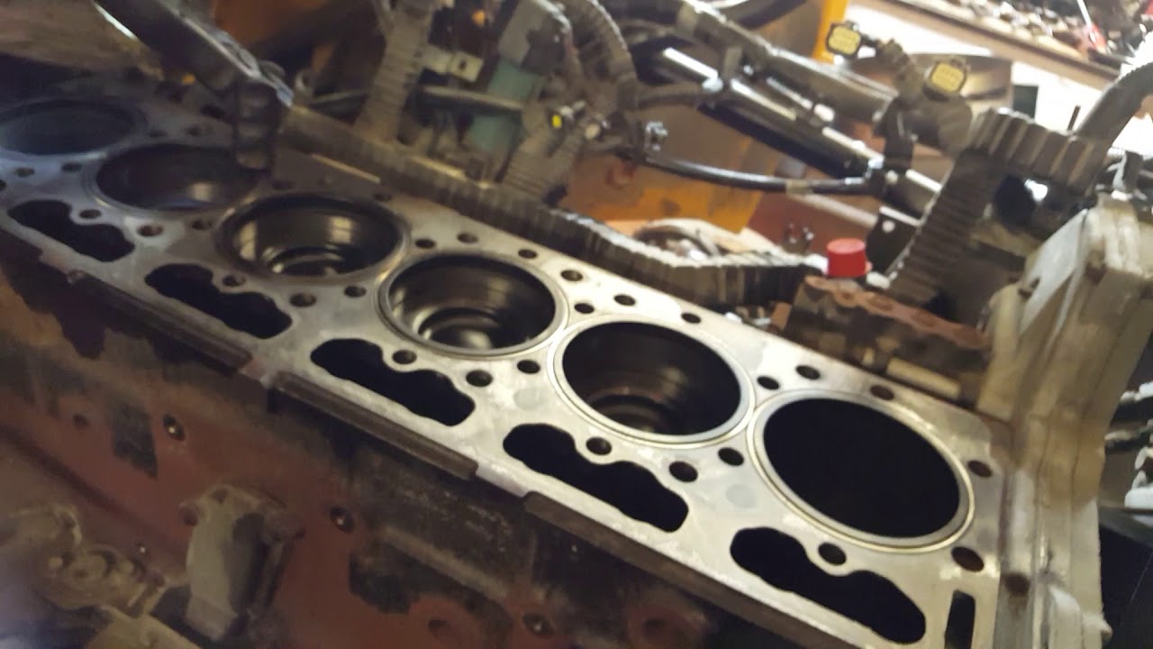 International Diesel Engine In Frame MaxxForce DT - YouTube