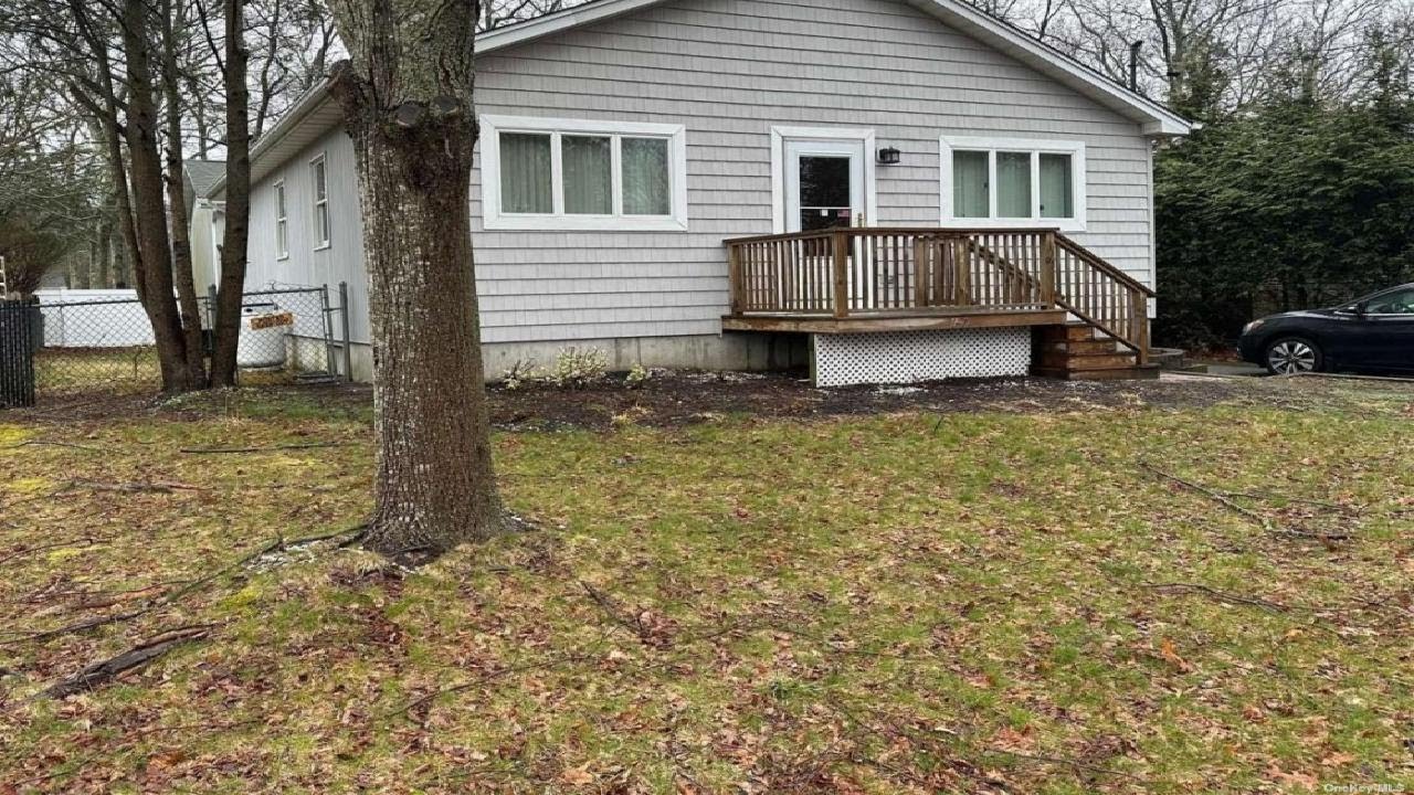 77 Panamoka Trail, Ridge, NY Presented by Bill Chavis & Renee Steinberg ...