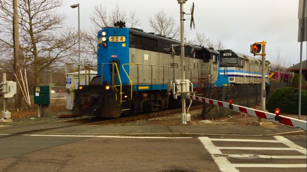 MBTA 904 on G&U Extra in Bridgewater, MA - YouTube