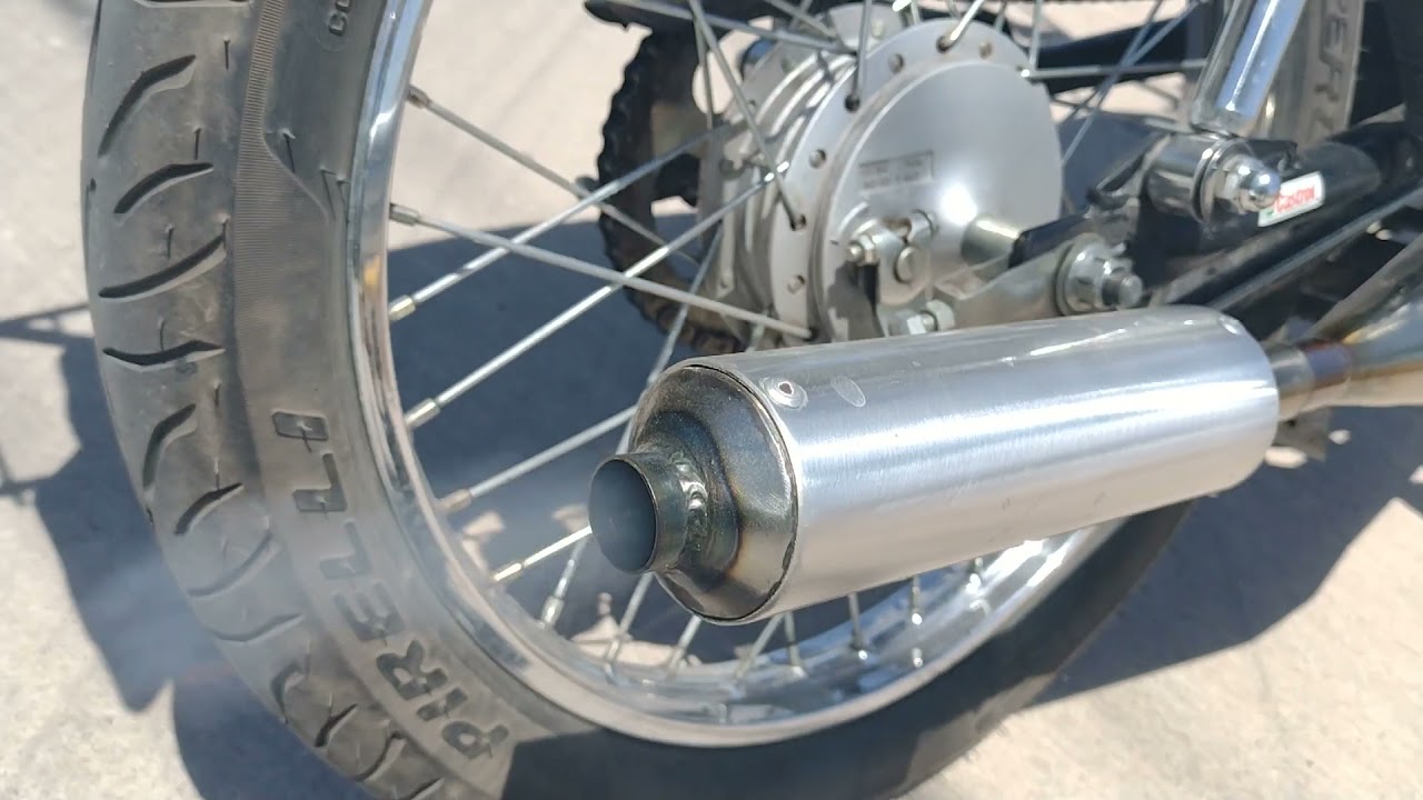 Suzuki Ax 100 con escape Pg fino - YouTube