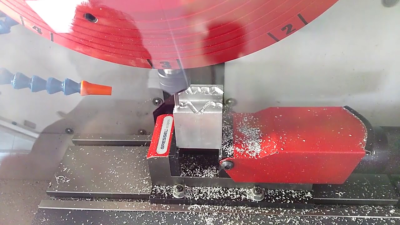 MAQUINANDO EL ESCUDO DE BATMAN EN CNC - YouTube