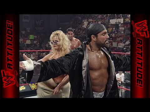 Sable takes off her potato sack | WWF RAW (1997)