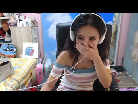 kiaraakitty Twitch girl streamer farting nonstop! 🤣💨