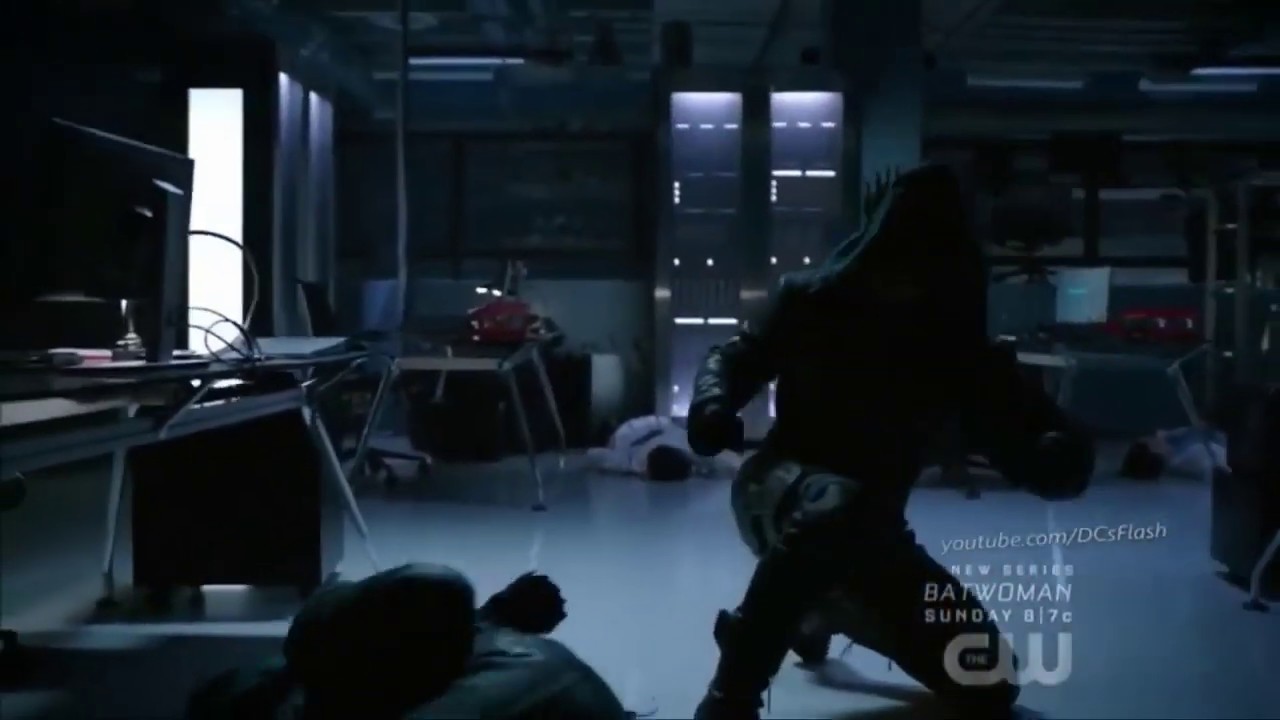 Arrow 8x01 - Adrian Chase is Earth-2 Green Arrow - YouTube