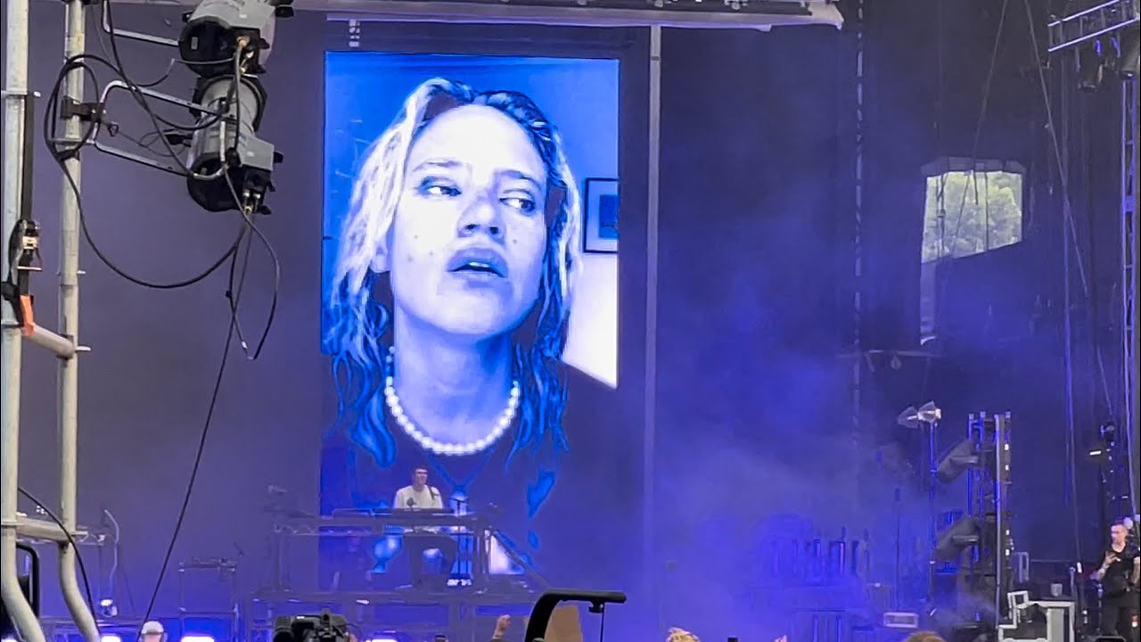 Fred again.. LIVE Lollapalooza Chicago 2023 - YouTube
