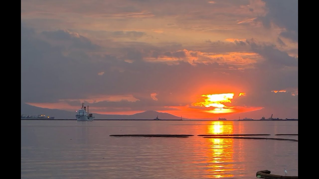 THE GOLDEN SUNSET OF MANILA BAY #philippines #travel - YouTube
