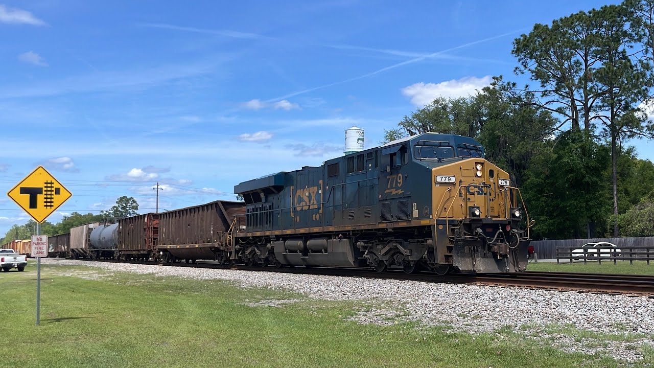 CSX 779 leads M457 in Folkston Georgia - YouTube
