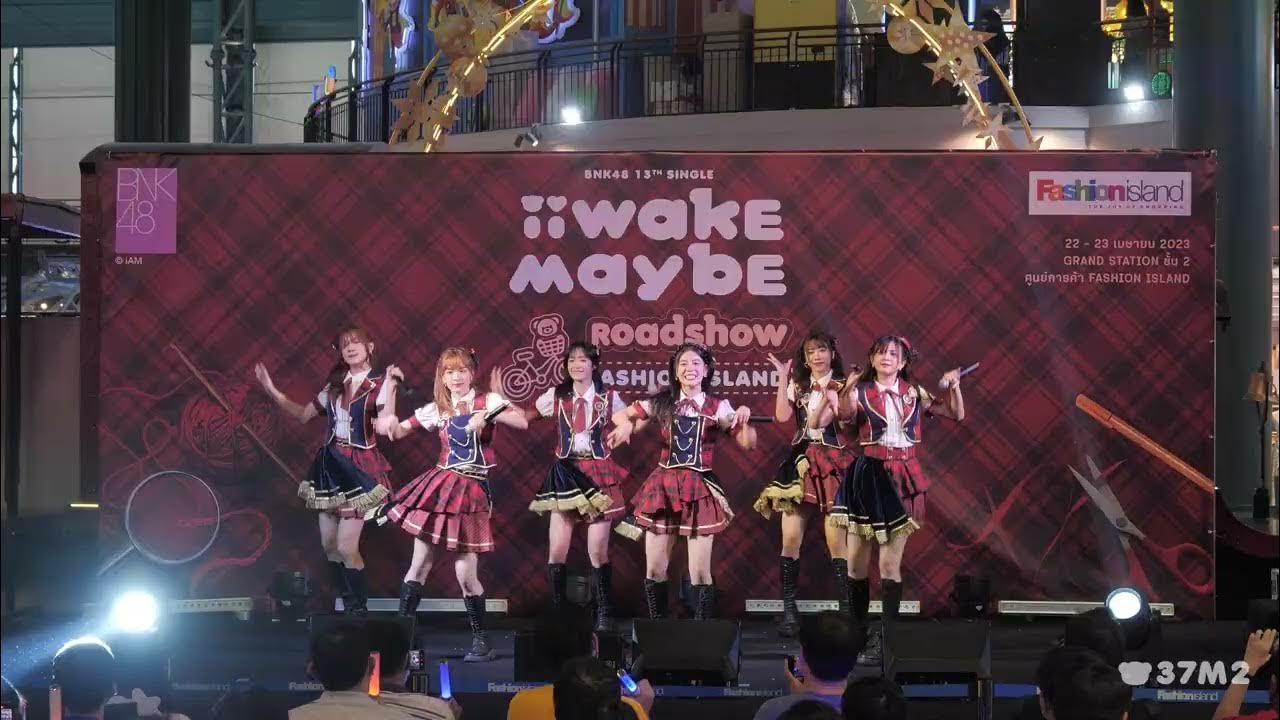 BNK48 - Sayonara Crawl @ BNK48 13th "Iiwake Maybe" Roadshow Mini Concert [Overall 4K 60p] 230423 ...