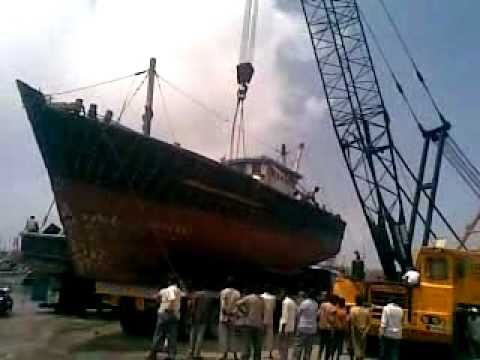 veraval fishing harbour - YouTube
