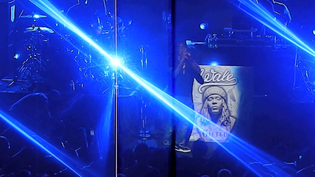 WALE PERFORMS "AMBITION" LIVE - YouTube