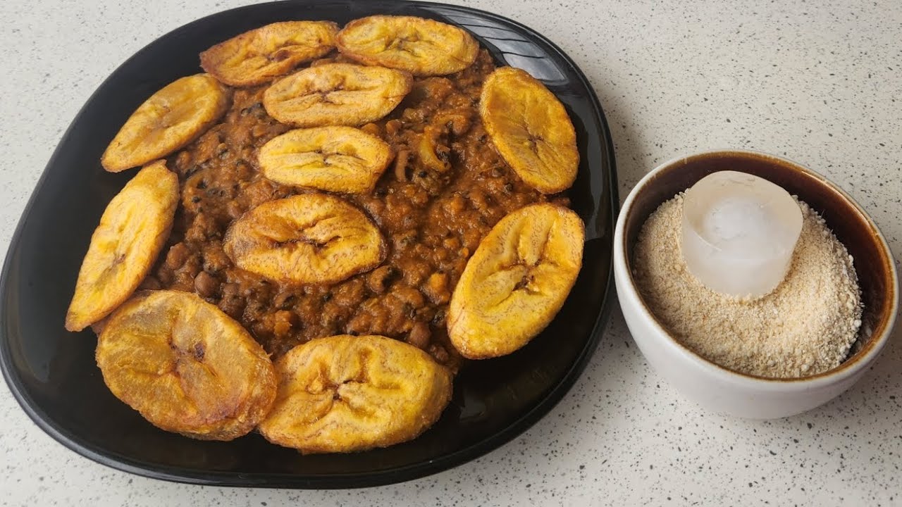 #AMustwatch 👉Nigerian Old and traditional Beans porridge and Dodo ...