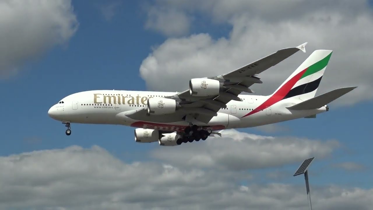 Emirates Airbus 380-800 A6-EEE Landing London Heathrow 27R - YouTube