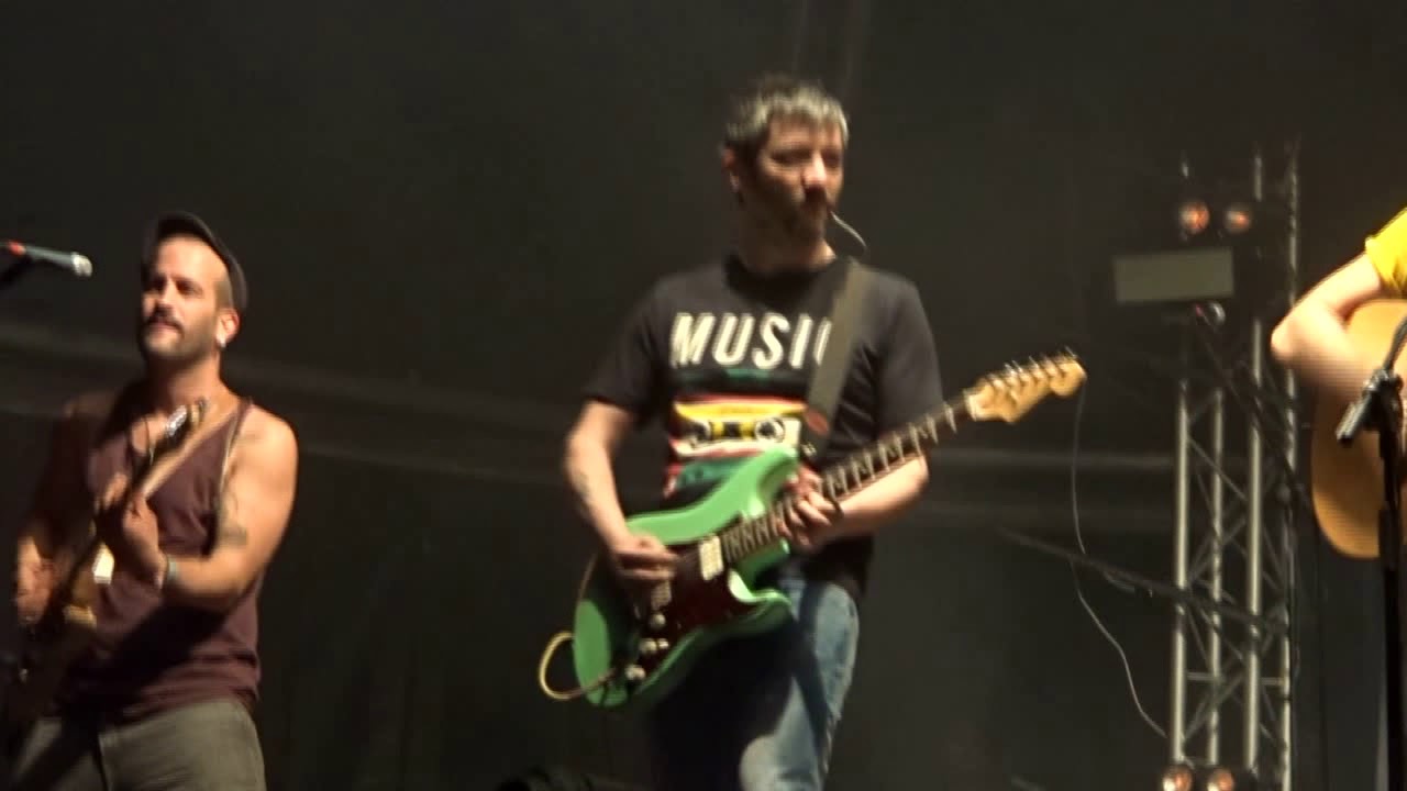 David Rossell amb catarres!!! Super solo guitarra!!! - YouTube