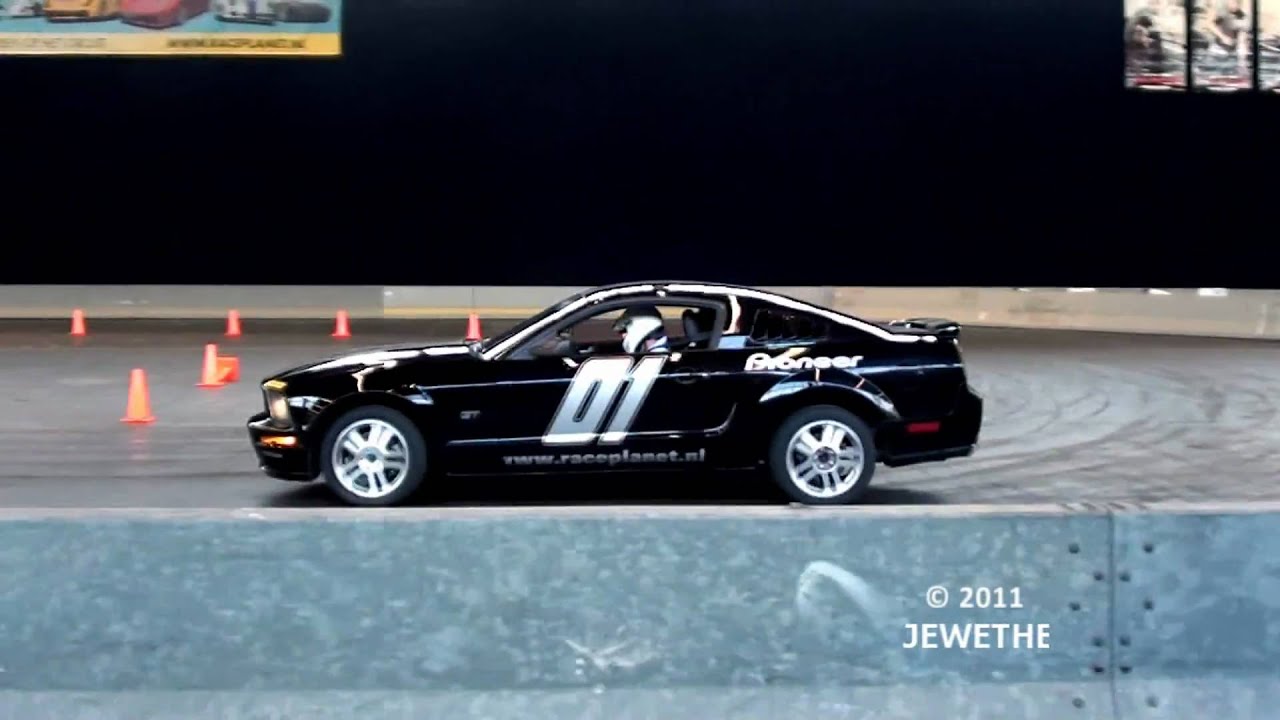 2x Ford Mustang GT Drifting, accelerations and lovely sounds! @ AutoRAI ...