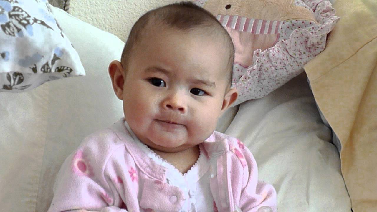 6 mos. baby arguing with her mama..lol - YouTube