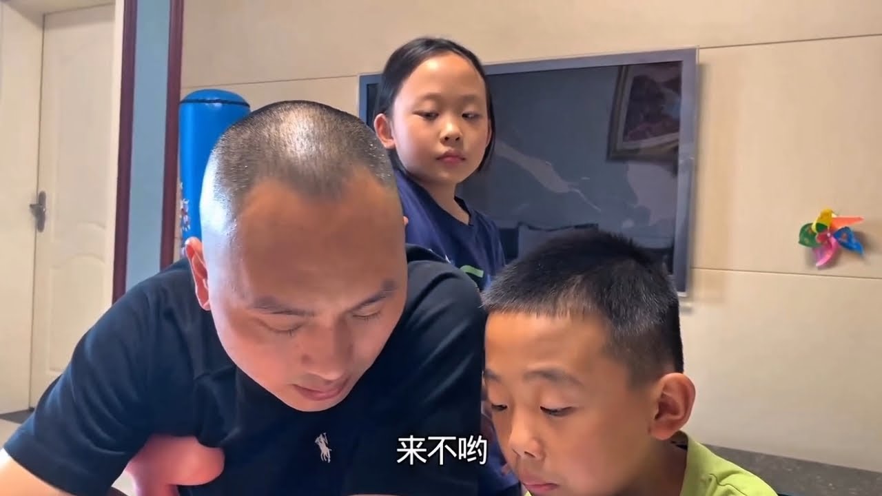 Little sister teaching Big Brother English Language l Chinese Kids ...