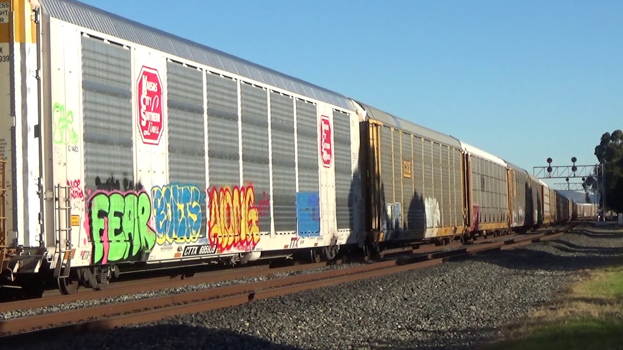 UP 7754 Auto Racks Passes Amtrak #524 - YouTube