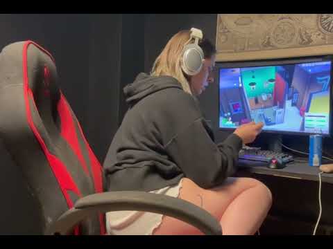 Girl Farting on chair while gaming