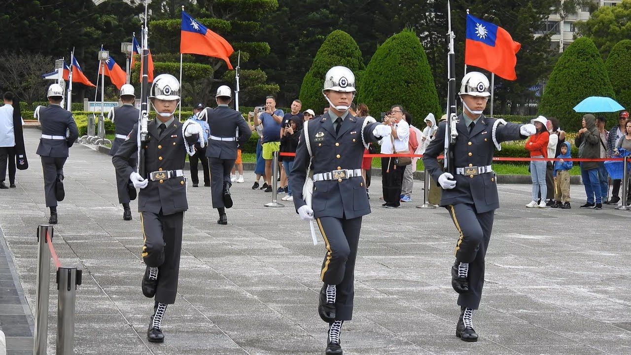 日本 韓國 遊客 超捧場 💓 中華民國 113 年10月29日 中正紀念堂 陸軍儀隊 訓練展示Honor Guard Training ...