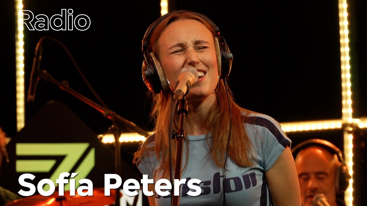 Sofía Peters - live at 3voor12 Radio - YouTube