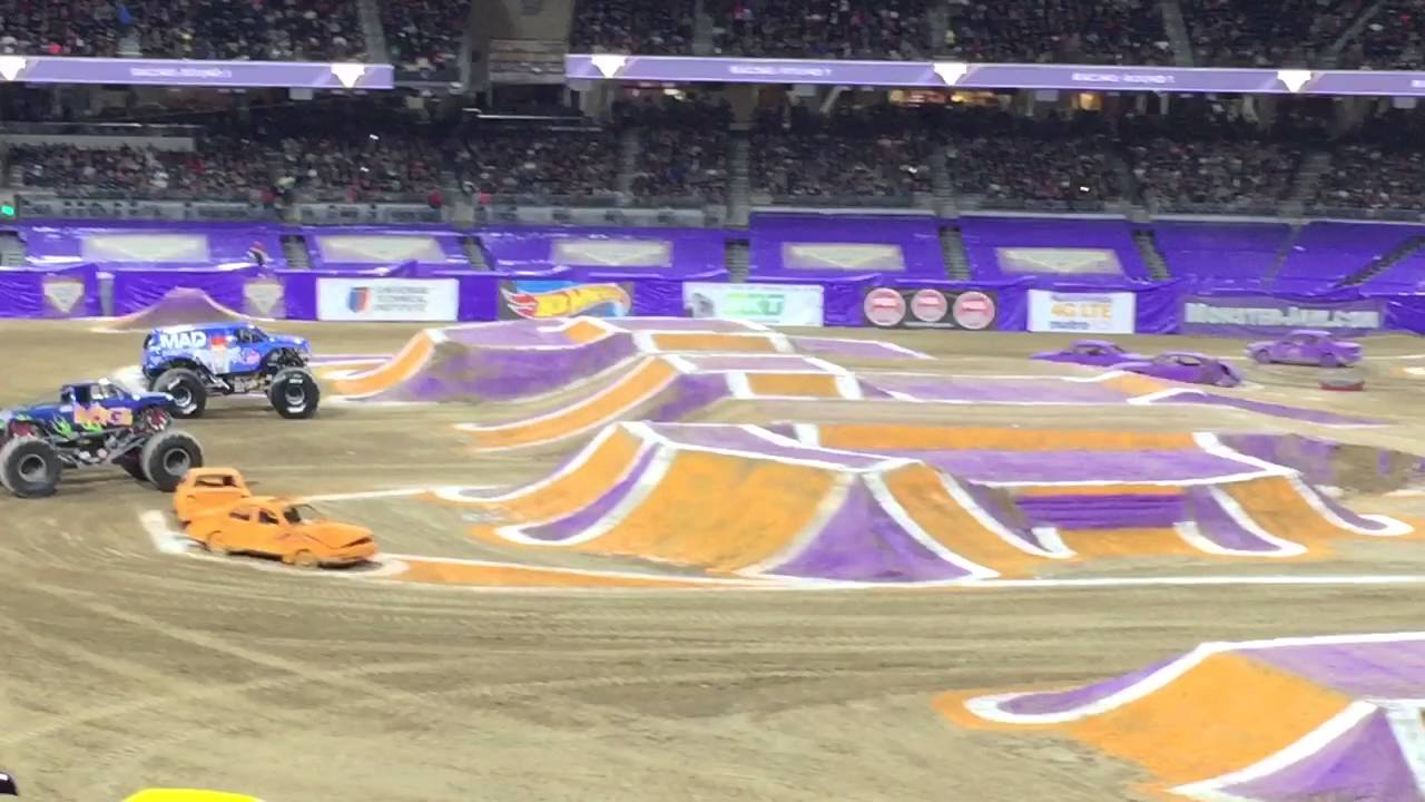VP Racing Fuels Mad Scientist vs Rage Round 1 San Diego Monster Jam 2/6 ...
