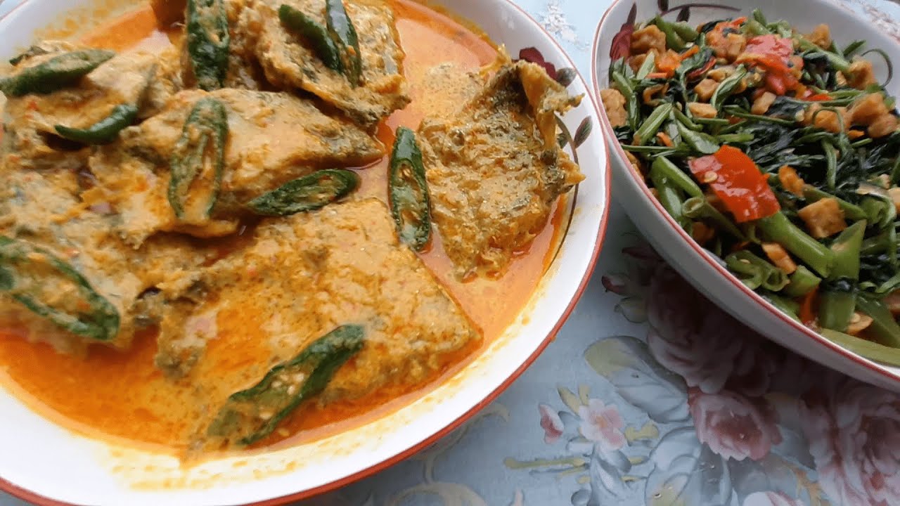 MASAKAN RUMAHAN || IKAN GORENG KUAH SANTAN !! - YouTube