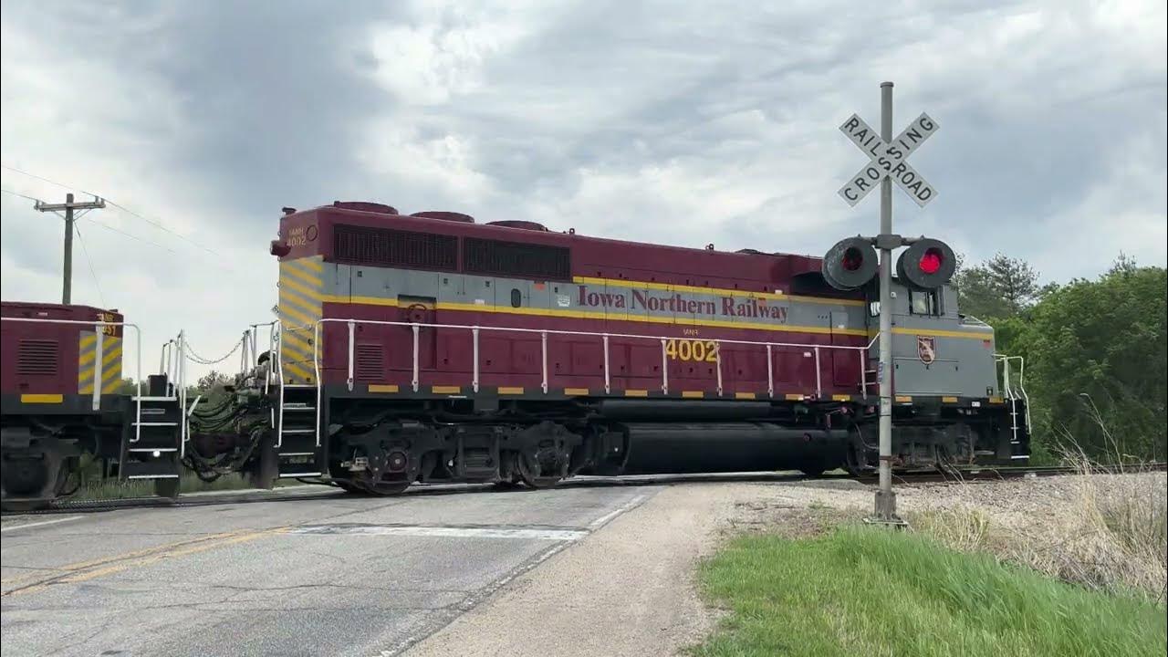 IANR 4002 at Baxter Ave Railroad Crossing, Fairbank, Iowa! - YouTube