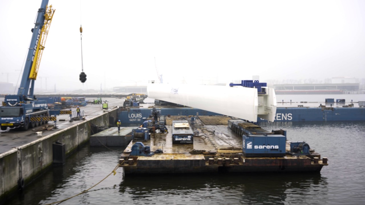 Bridge centrepiece being prepared for its journey to Wearside - YouTube