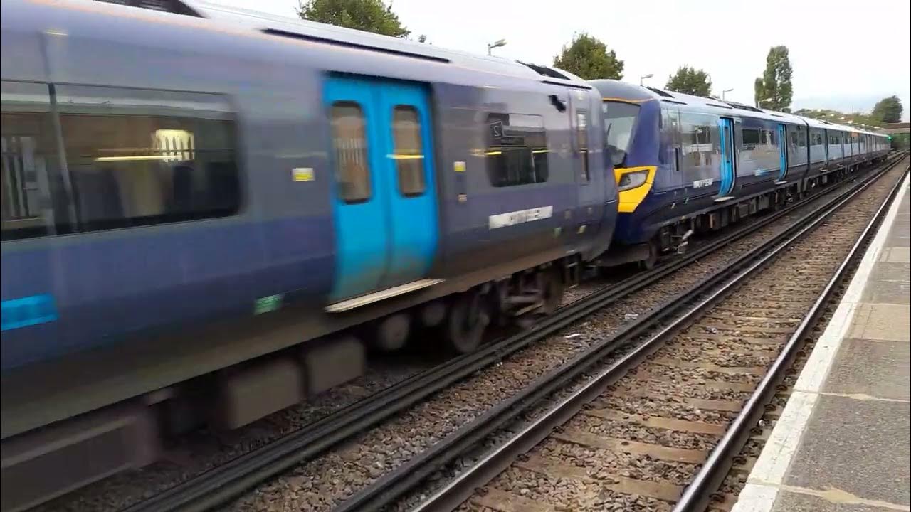 Southeastern 'City Beam' class 707 arriving at Slade Green for London ...