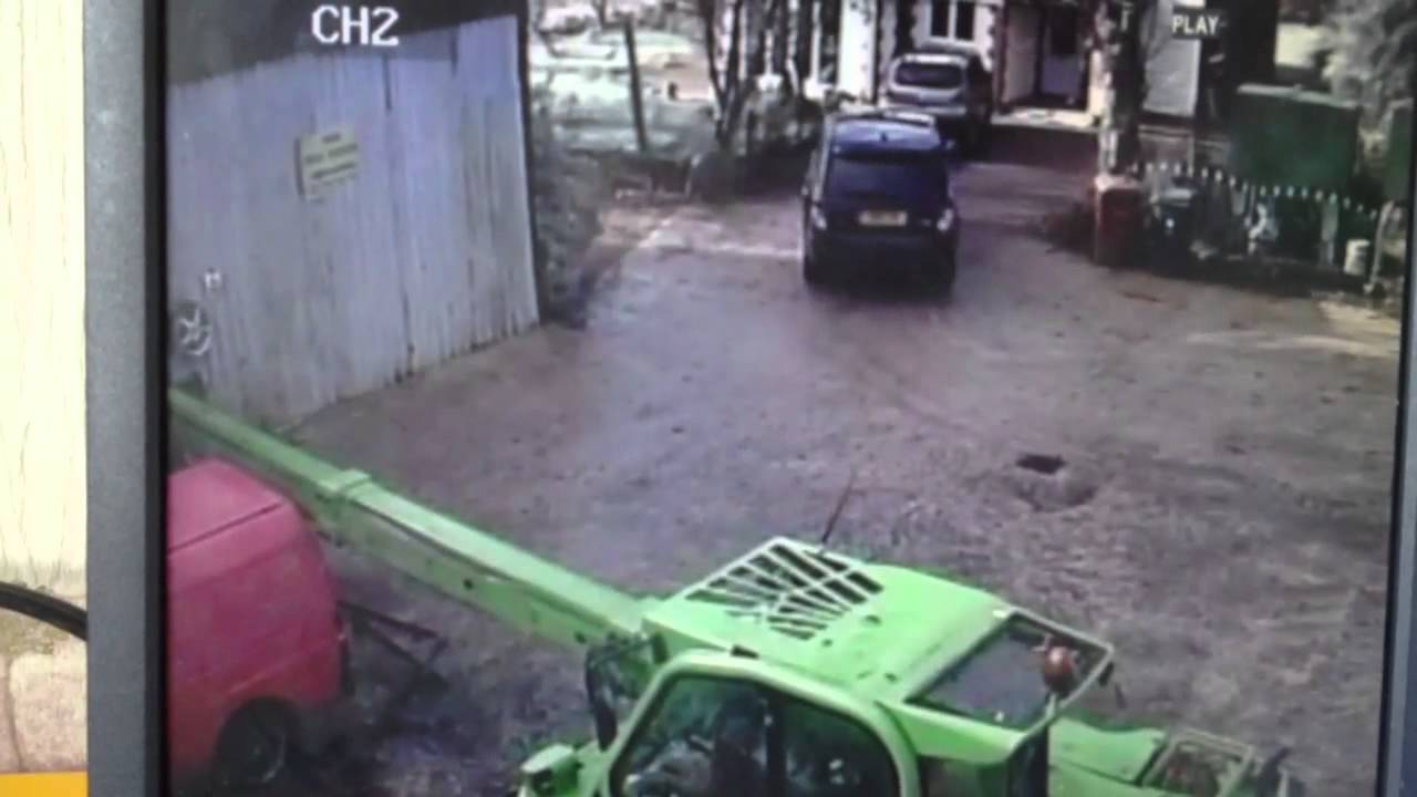 Escort van fail crash quick roof rack removel - YouTube