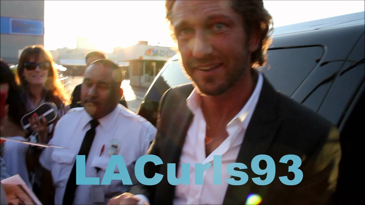Gerard Butler always makes fans laugh - YouTube