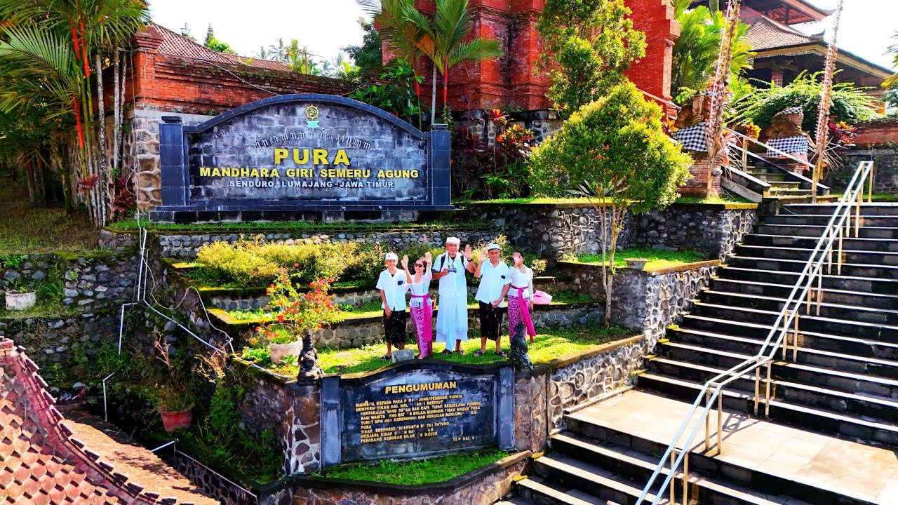 Pura Mandhara Giri Semeru Agung Lumajang Jawa Timur - YouTube