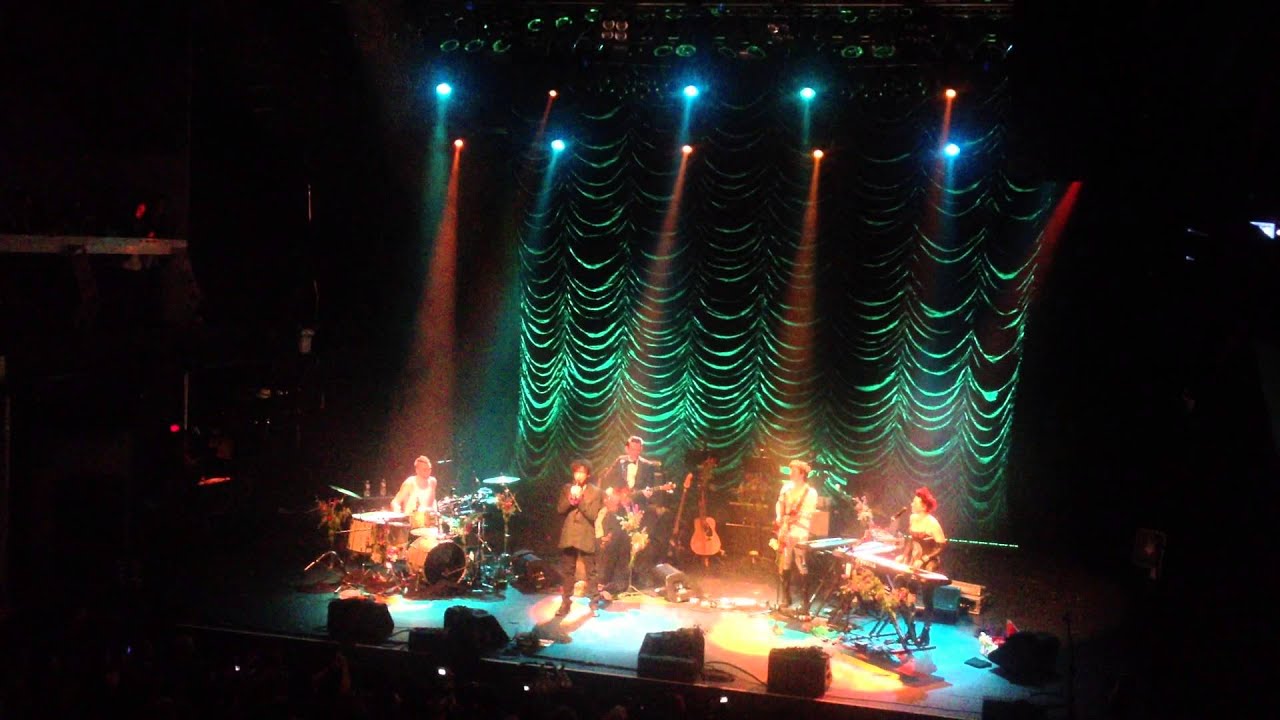 Neil Gaiman sings Fireball XL5 Theme song - Purple Reign NYE 2012 - YouTube