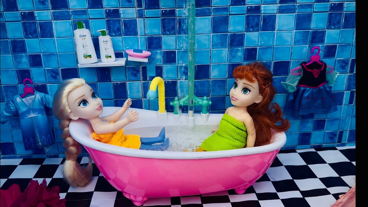 Bathtime ! Elsa & Anna toddlers - foam bubbles - bedtime - Barbie dolls - YouTube