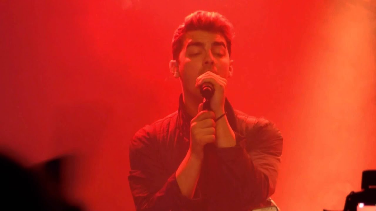 DNCE - Good Day @ Les Etoiles Paris 07/03/2016 - YouTube
