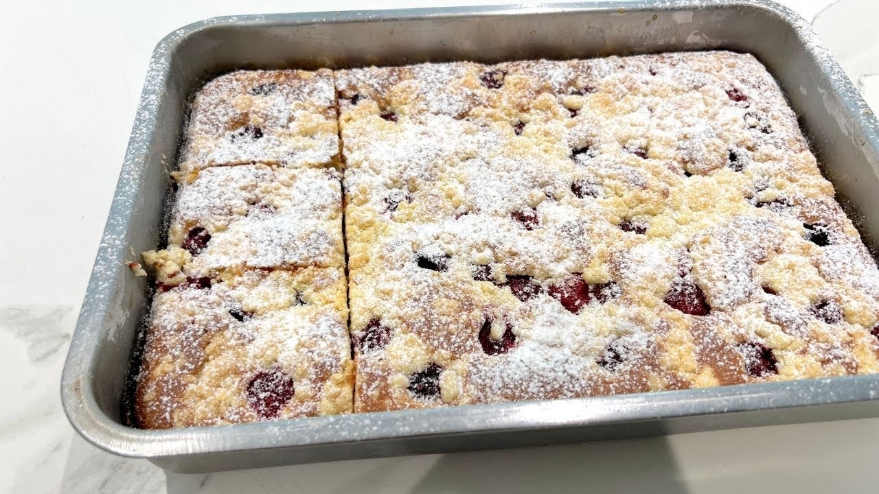 DELICIEUX CAKE AUX FRUITS ROUGES RECETTE FACILE ET ECONOMIQUE - YouTube