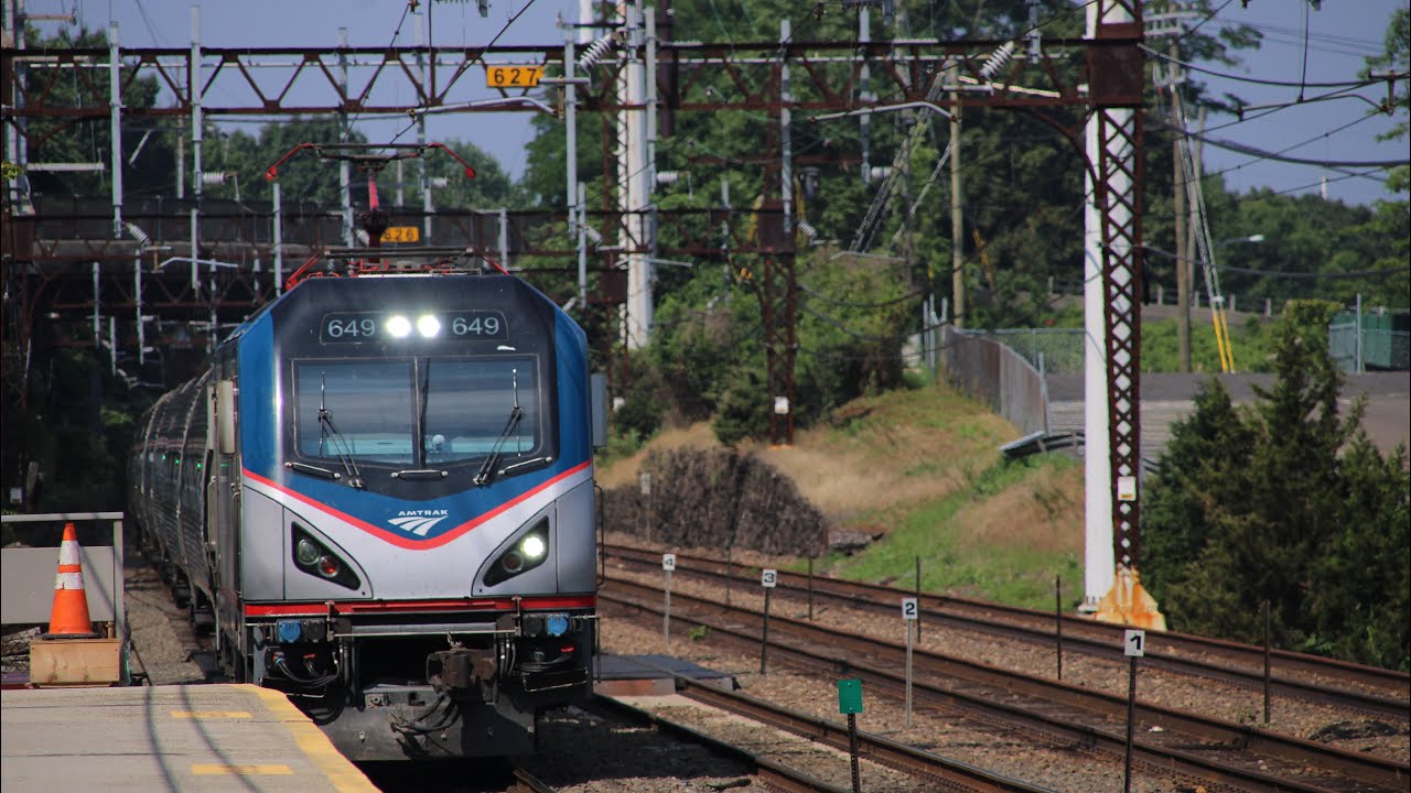 Amtrak and Metro North at Greens Farms Station - YouTube
