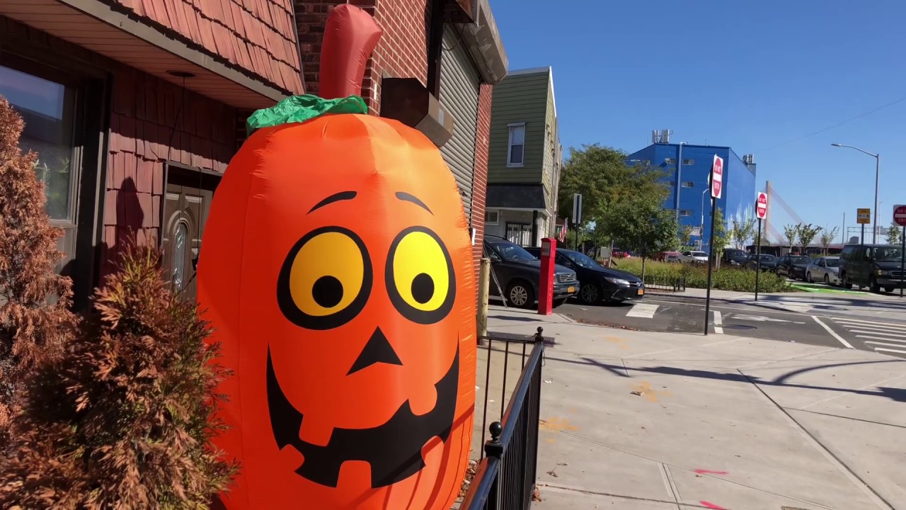 Animated Airblown Inflatables Halloween 2019 - YouTube